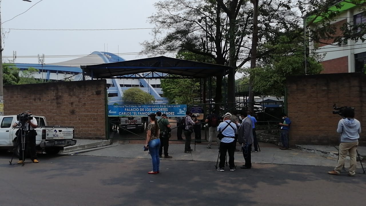 Personas intentan amotinarse en centro de contención del INDES ...