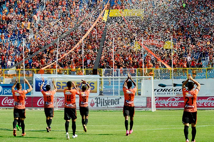 Águila tumba al campeón y vuela a la final - ContraPunto
