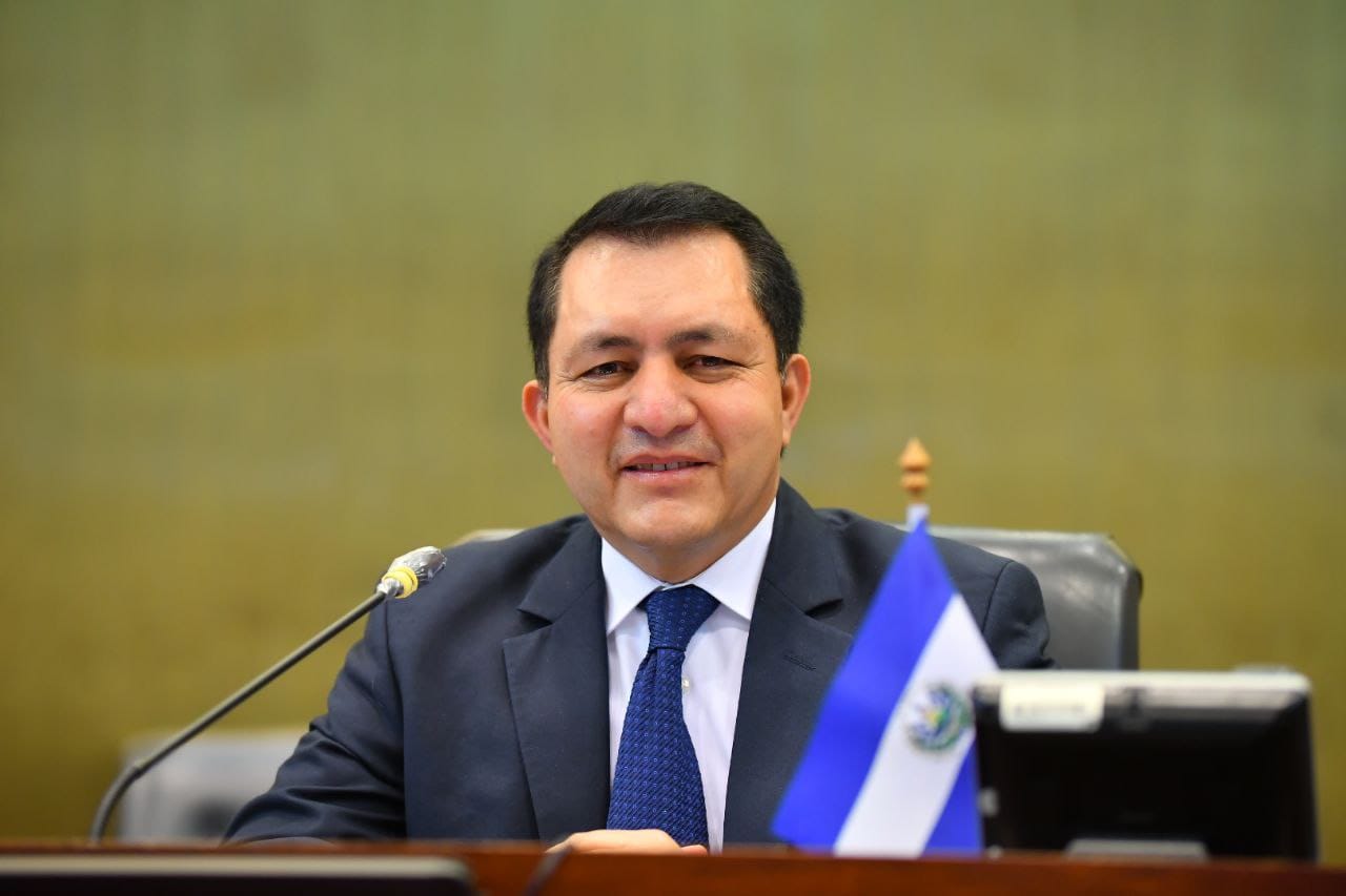 Acusan a Mario Ponce de haber usado casi US$60 mil en teléfono e ...