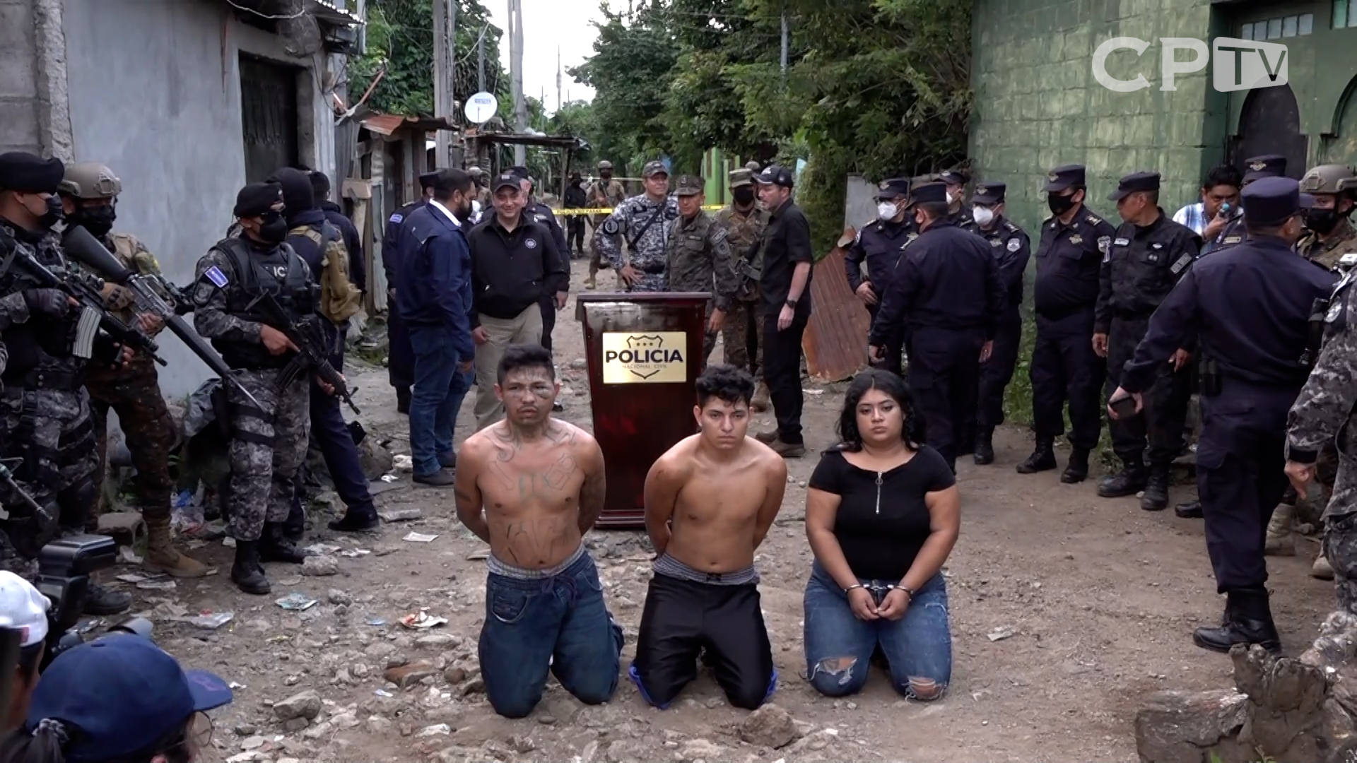 Presentación presuntos asesinos de tres policías en Santa Ana