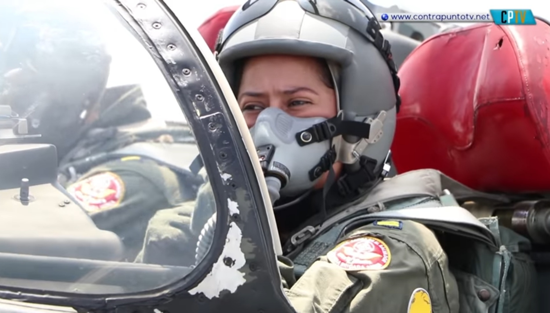 María Mendoza, primera mujer piloto de Centroamérica - ContraPunto