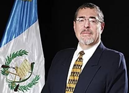 Un horizonte de esperanza florece en Guatemala; Bernardo Arévalo ...