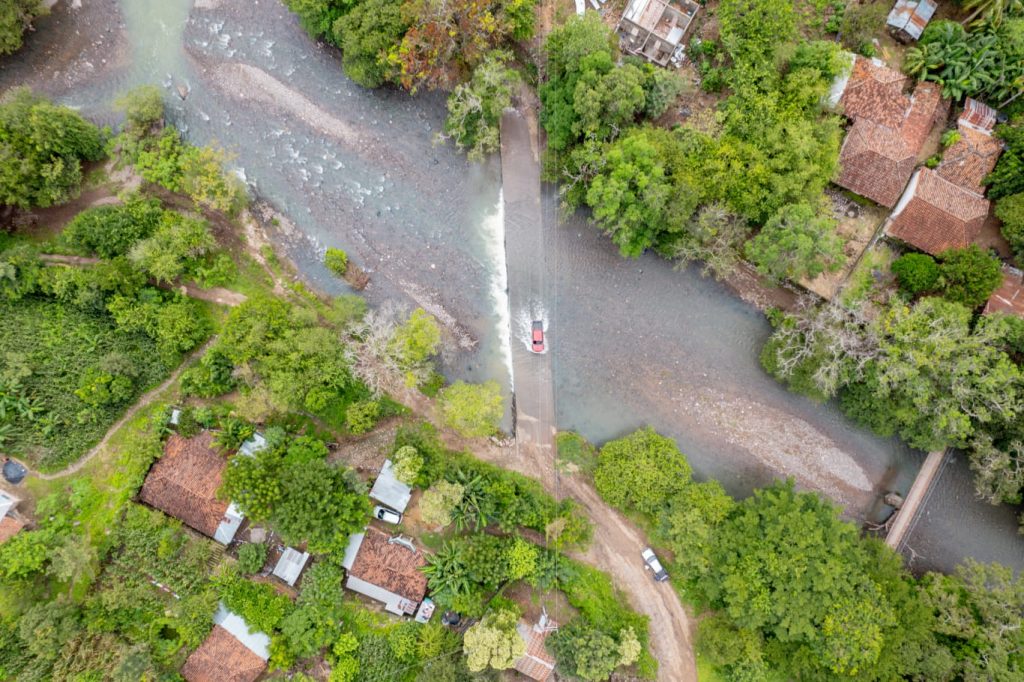 DOM construirá 2.5 km de calle y un puente en Lilisque, La Unión ...